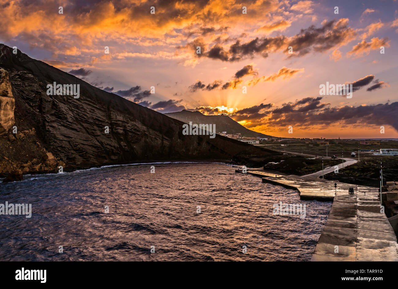 Linosa sicily harbour hi-res stock photography and images - Alamy