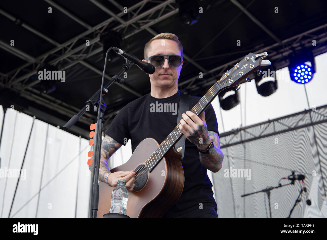 Yellowcard hi-res stock photography and images - Alamy