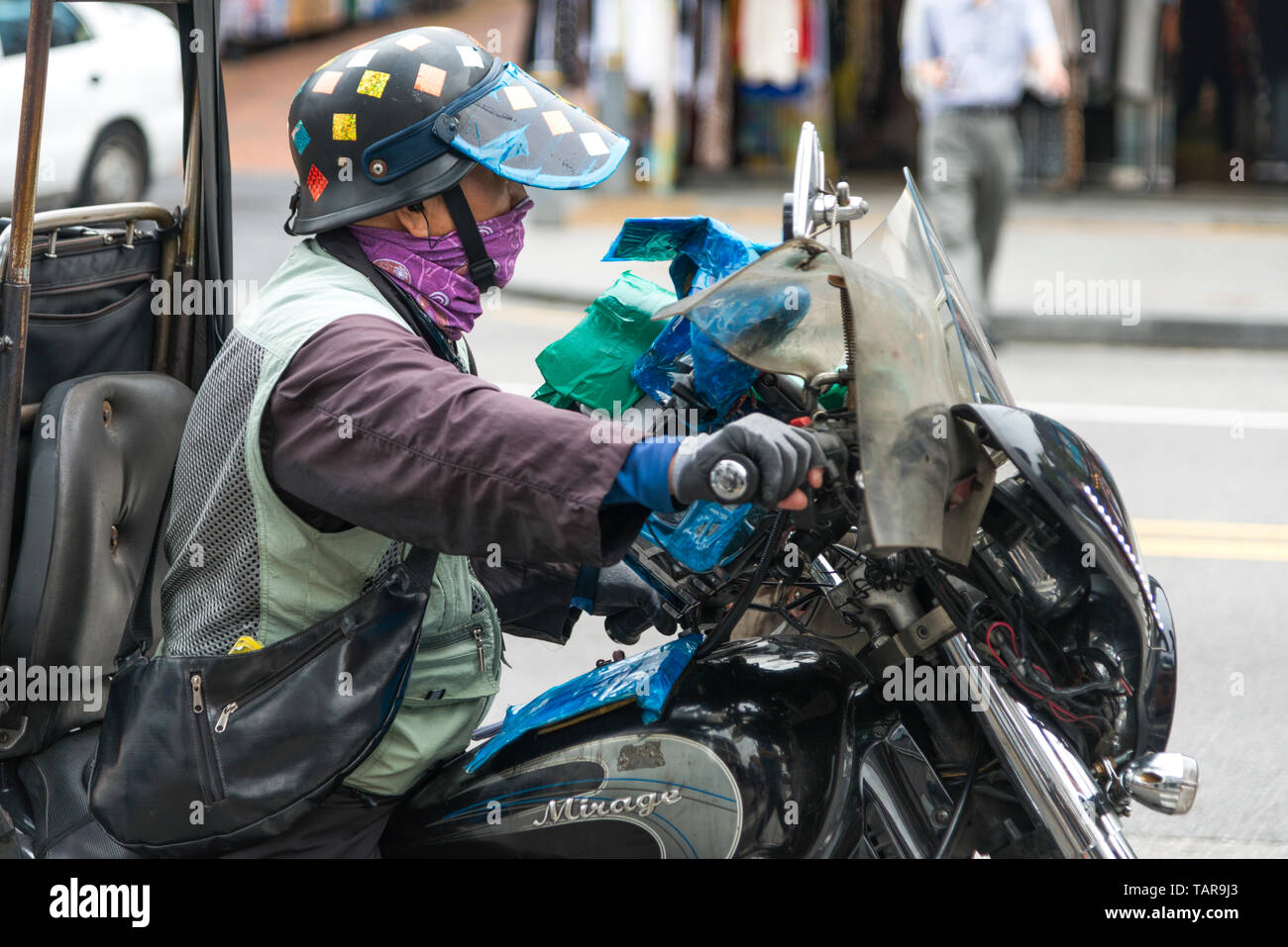 Driving auto rickshaw hi-res stock photography and images - Alamy