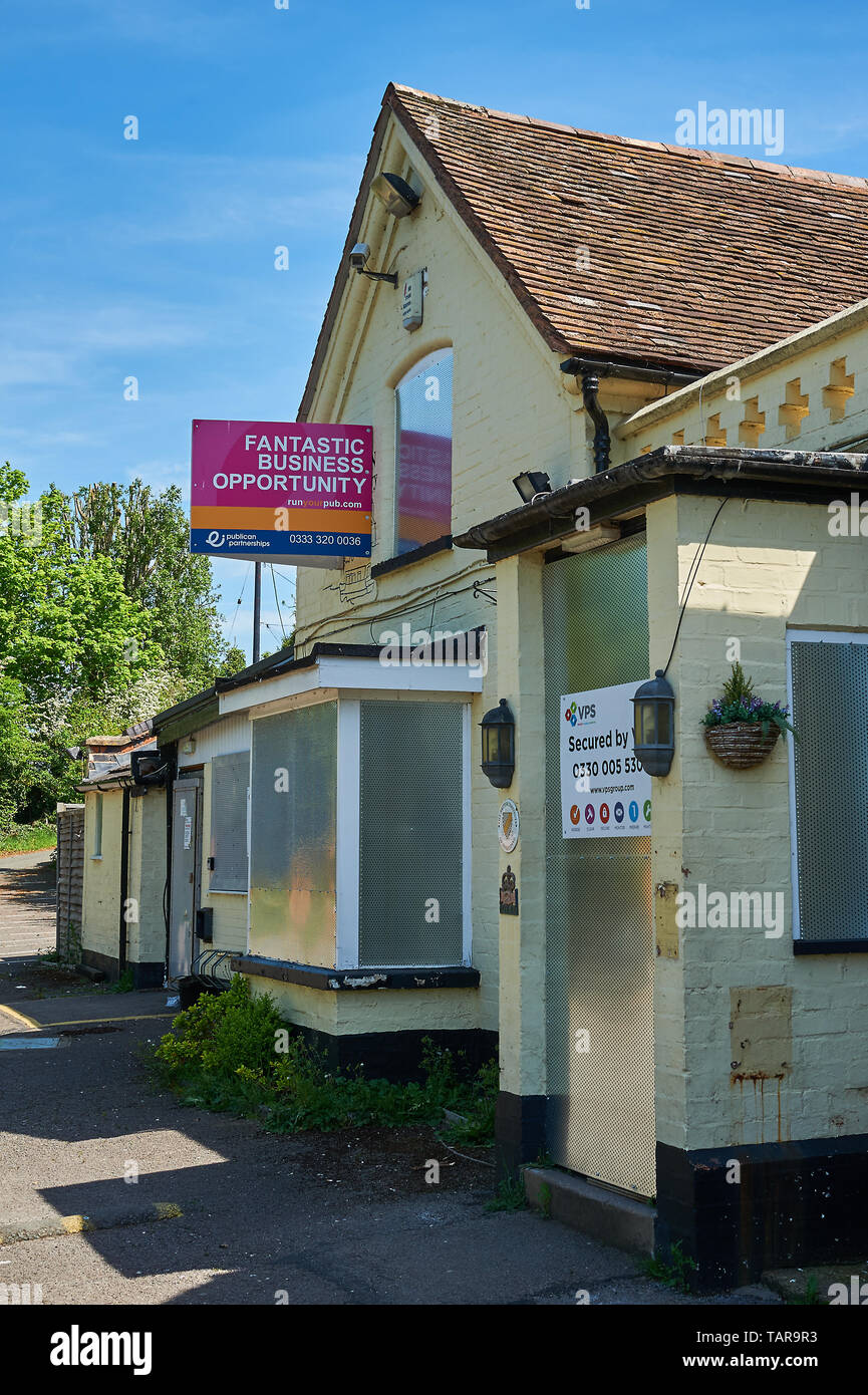 Closed public house in rural England Stock Photo - Alamy