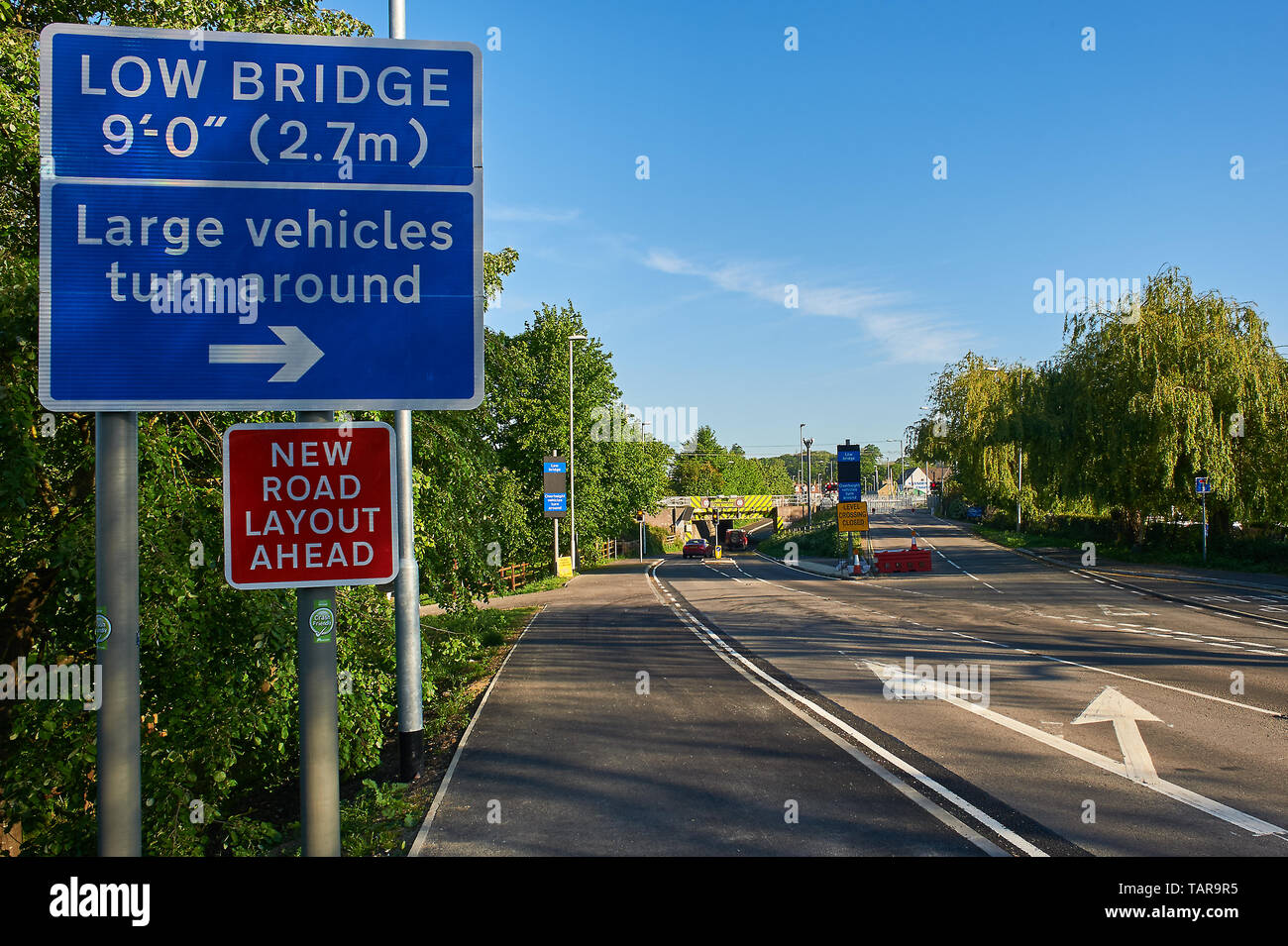 Road sign warning low bridge hi-res stock photography and images - Alamy