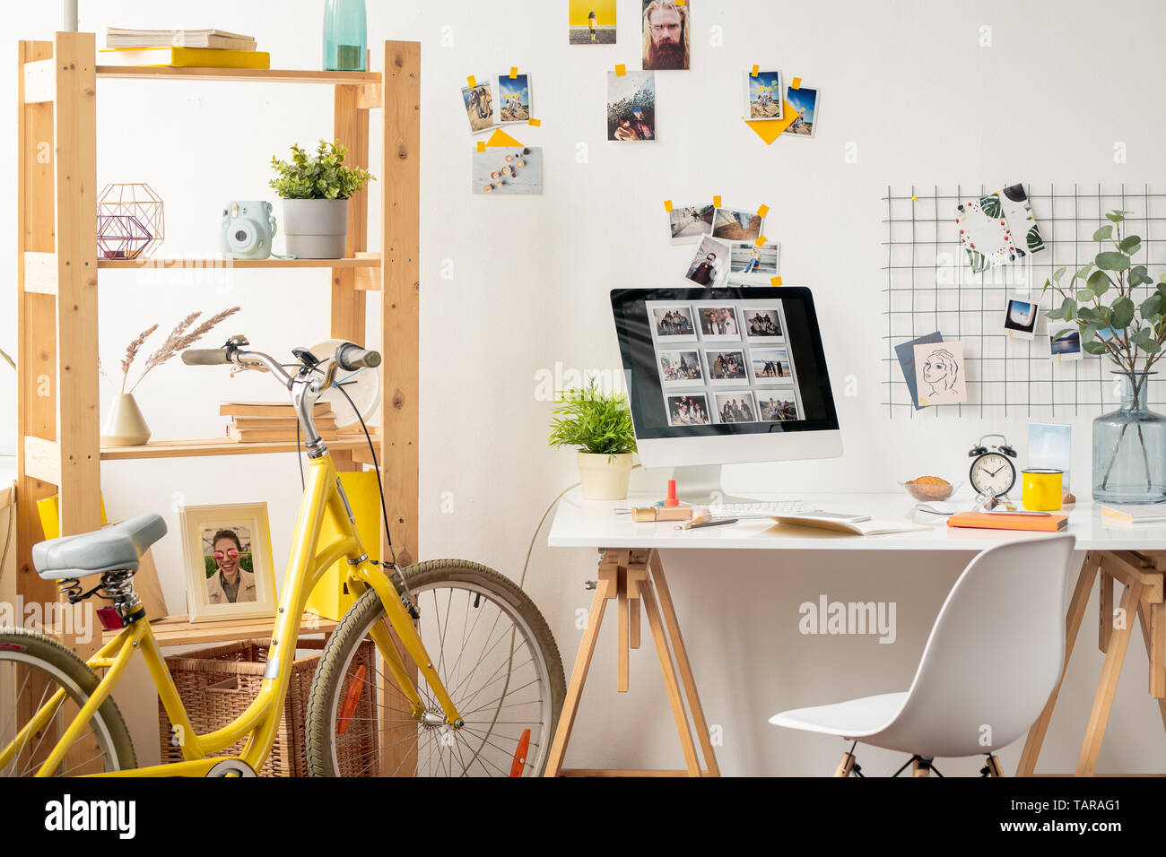 Studio photo workplace office hi-res stock photography and images - Alamy