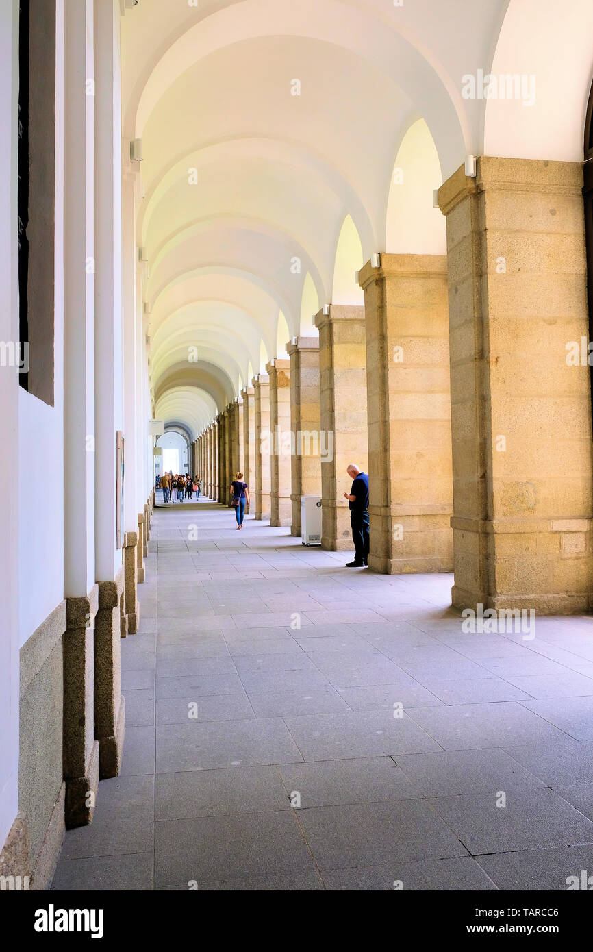 Hallway atrium hi-res stock photography and images - Alamy