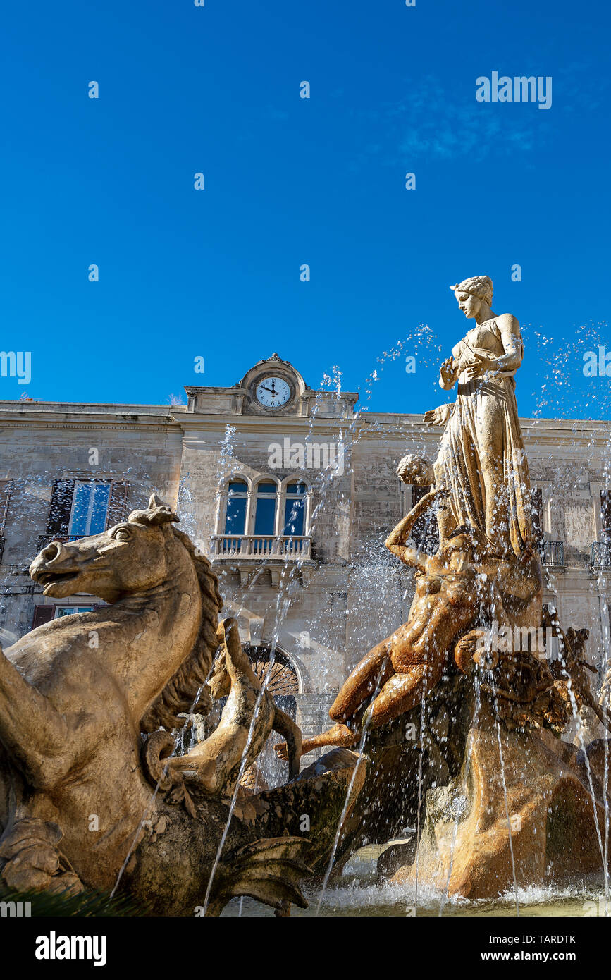 Close-up of the fountain of Diana, Archimedes square (1907 by Giulio ...