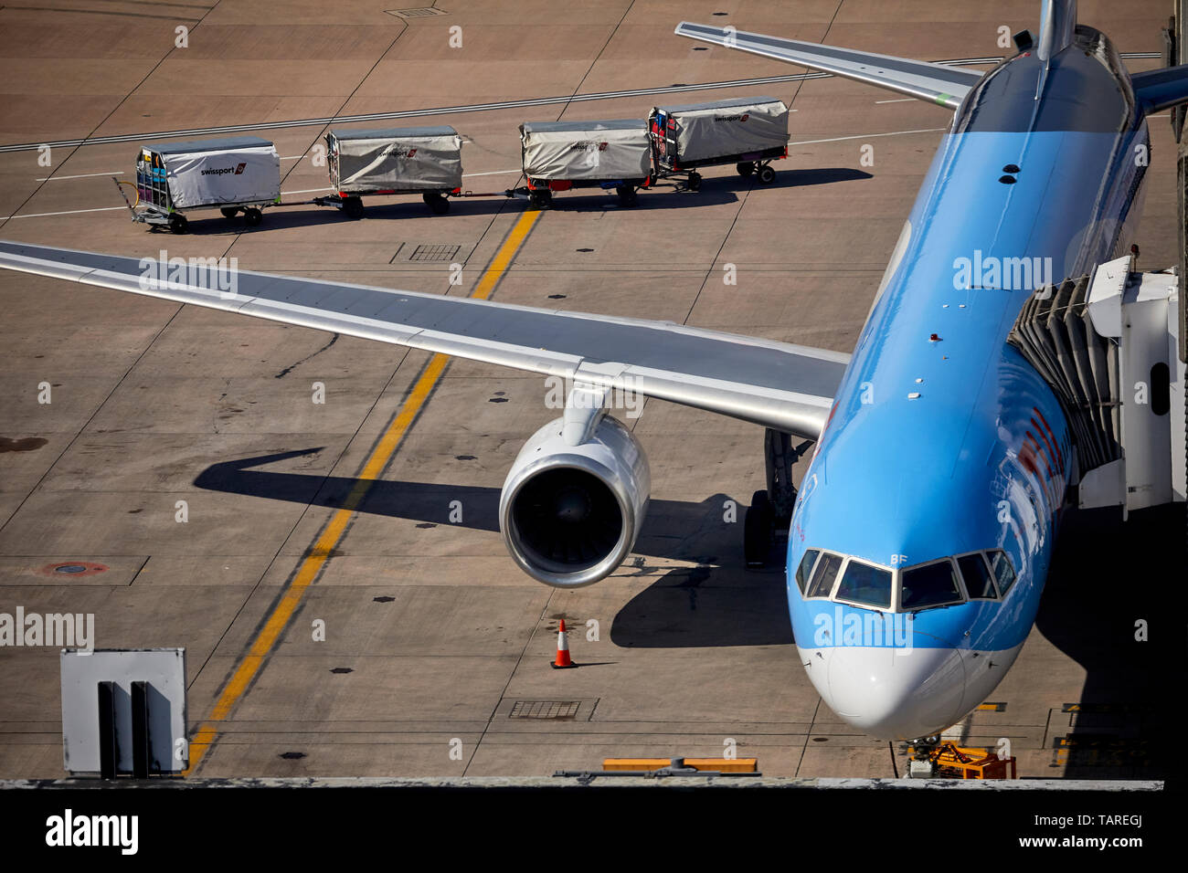 Manchester airport terminal 2 hi-res stock photography and images - Alamy