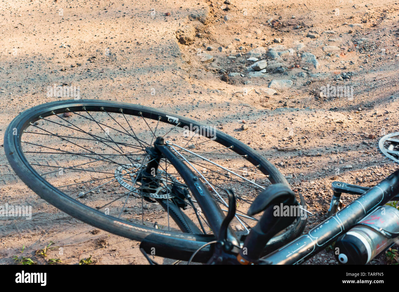 Fall off bike hi-res stock photography and images - Alamy