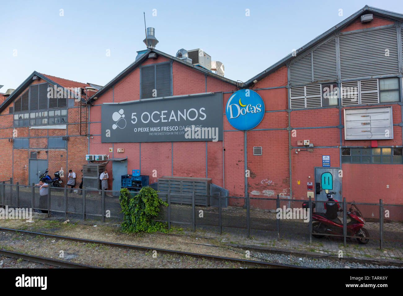 5 oceanos fish restaurant hi-res stock photography and images - Alamy