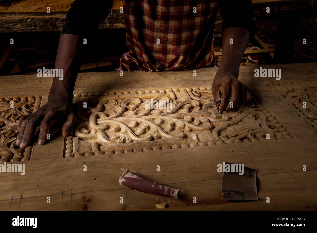 Wood carver africa hi-res stock photography and images - Alamy