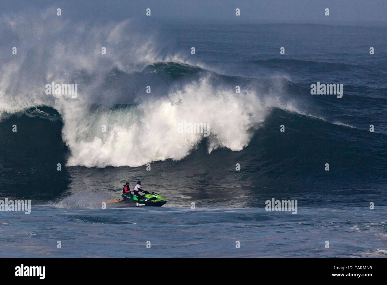 Big Wave Surf Competition Stock Photos & Big Wave Surf Competition ...