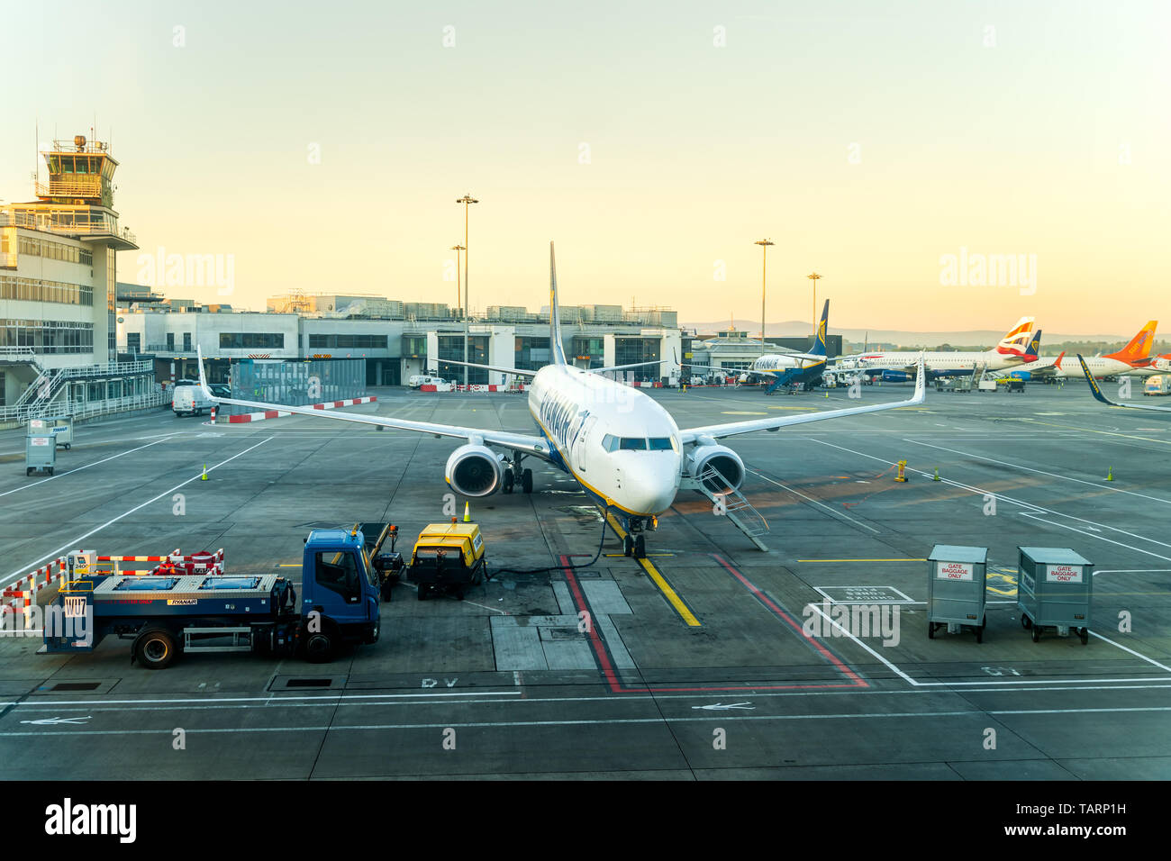 Dublin airport terminal 1 hi-res stock photography and images - Alamy