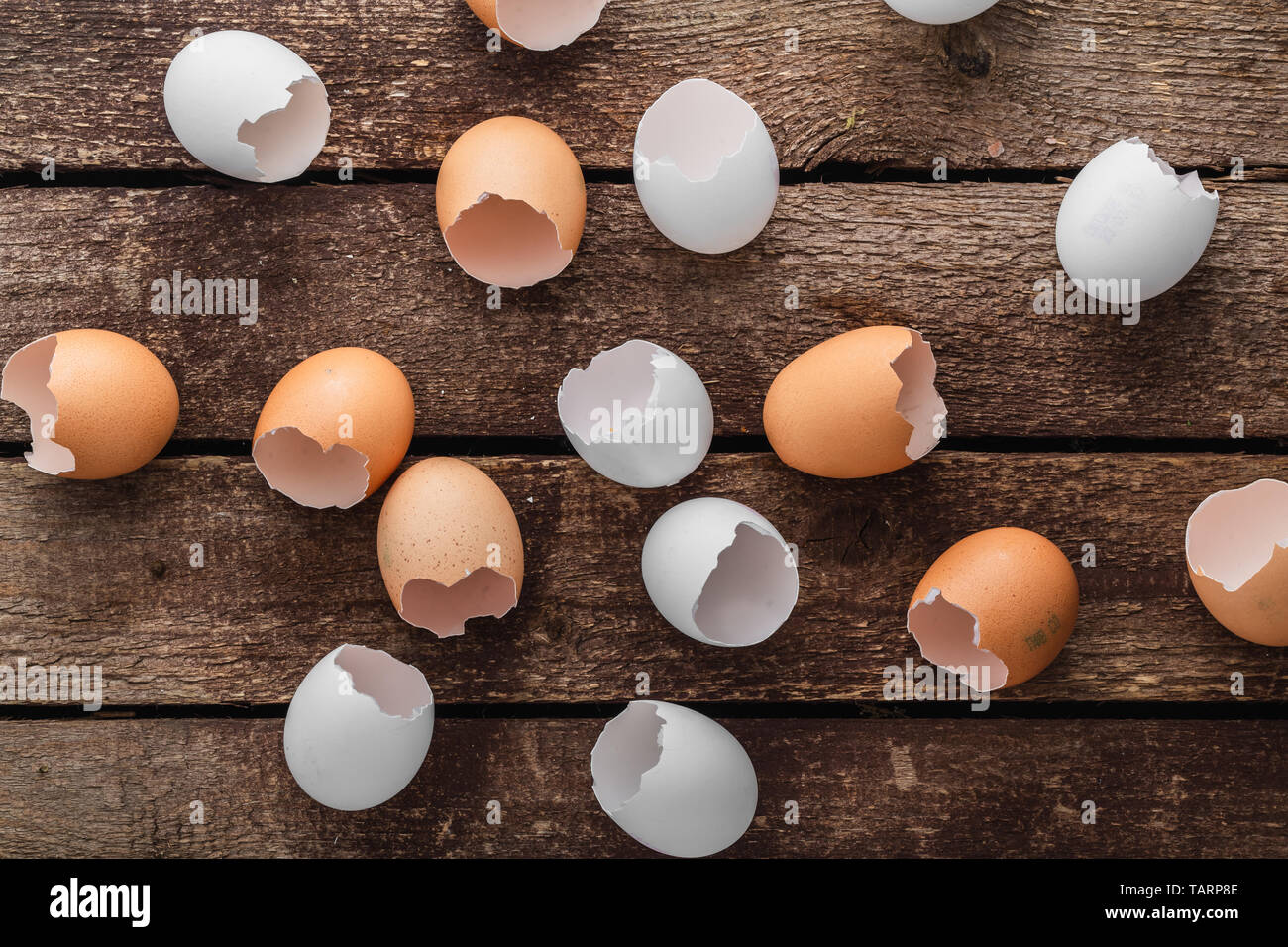 Empty egg shells hi-res stock photography and images - Alamy
