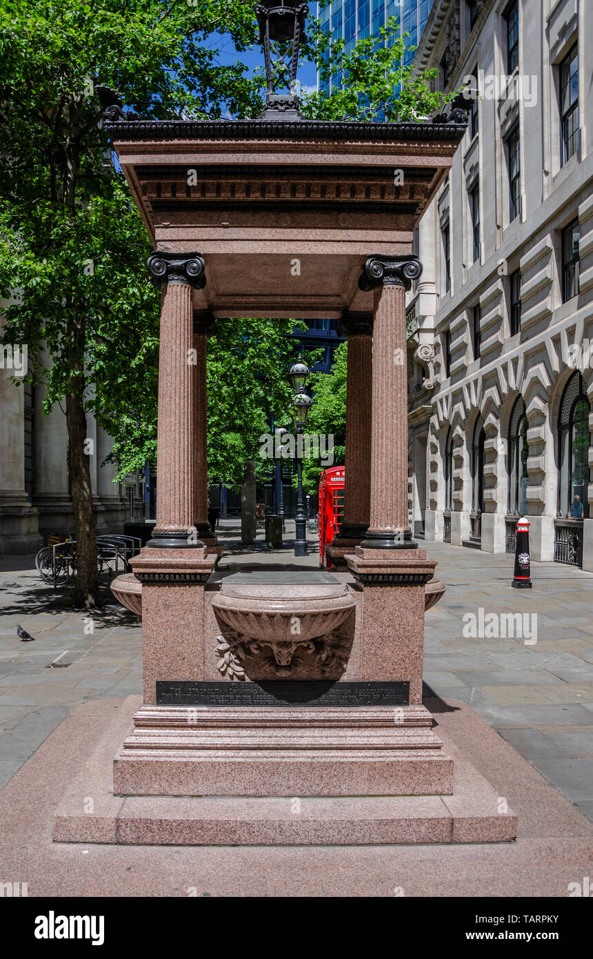 The Cornhill Fountain stands at Royal Exchange in London, UK Stock ...