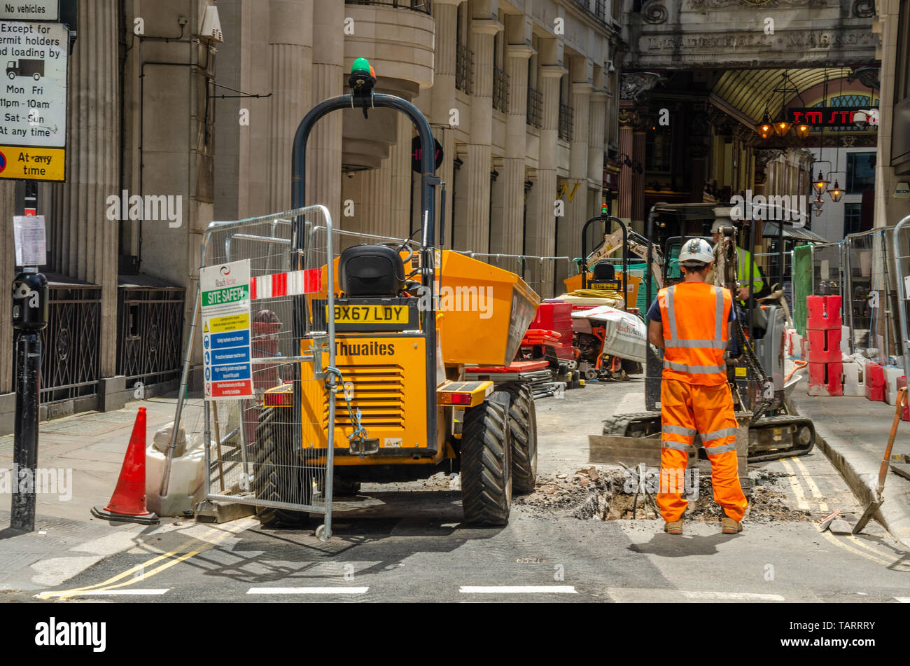 Roadworks blocked hi-res stock photography and images - Alamy