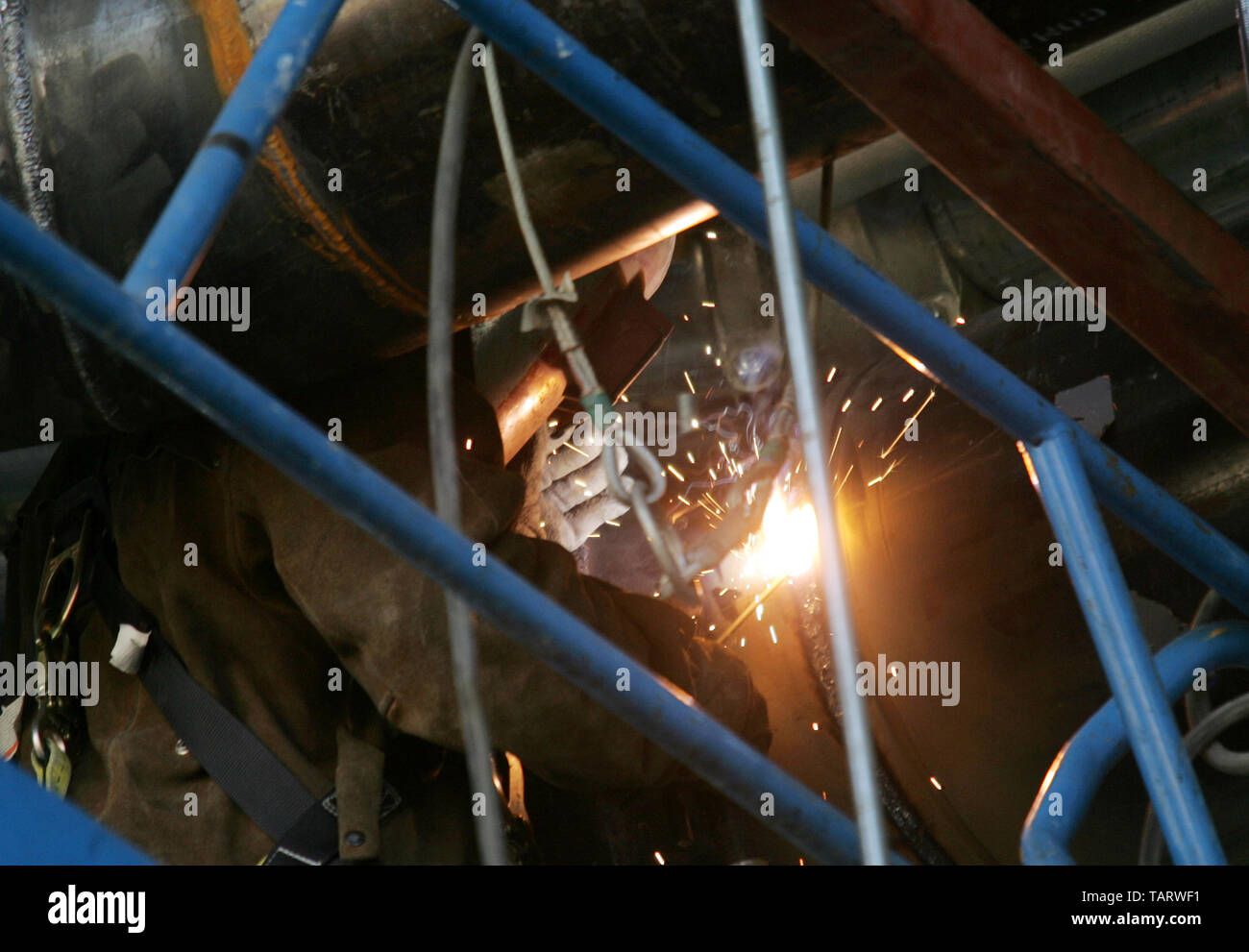Welder fusing metal hi-res stock photography and images - Alamy