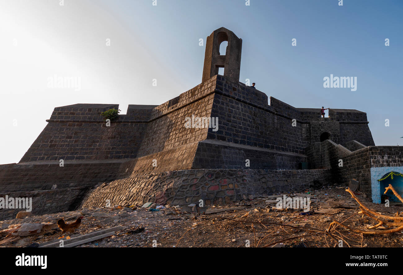 31 Mar 2019 side way of worli fort worli village mumbai maharashtra ...