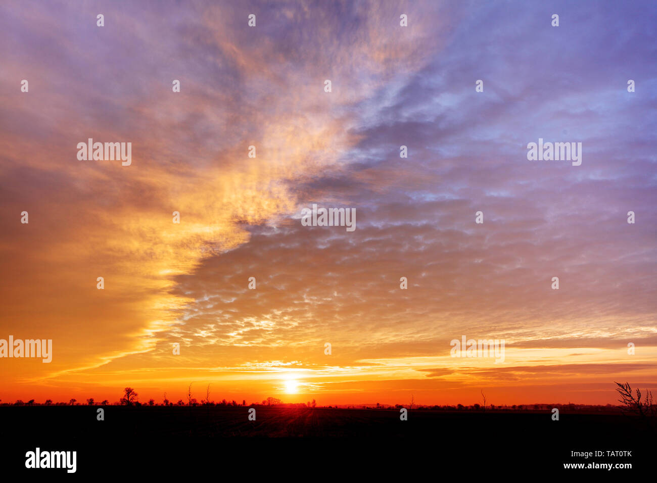 Early sunset sky hi-res stock photography and images - Alamy