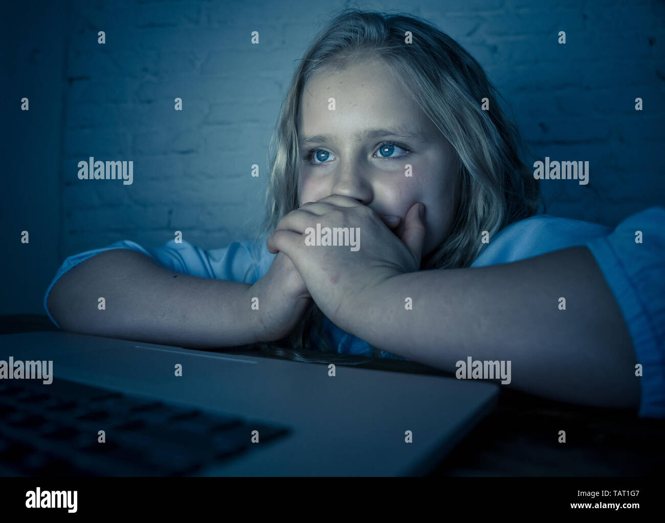 Children internet computer fear hi-res stock photography and images - Alamy