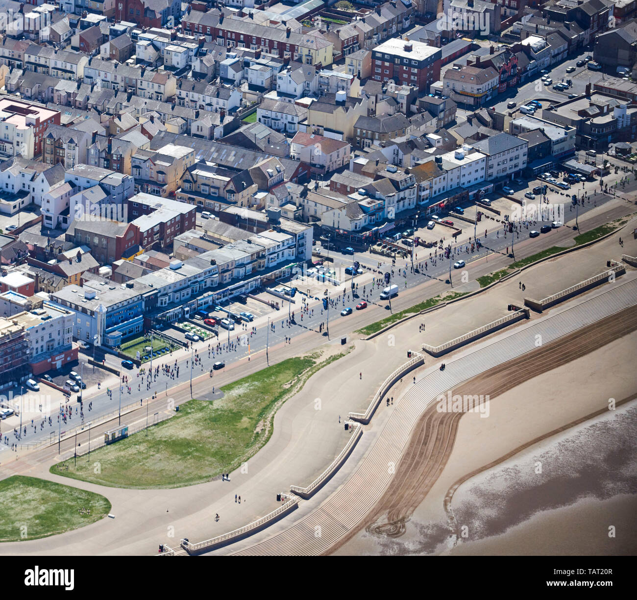 Sunny day seaside uk hi-res stock photography and images - Alamy