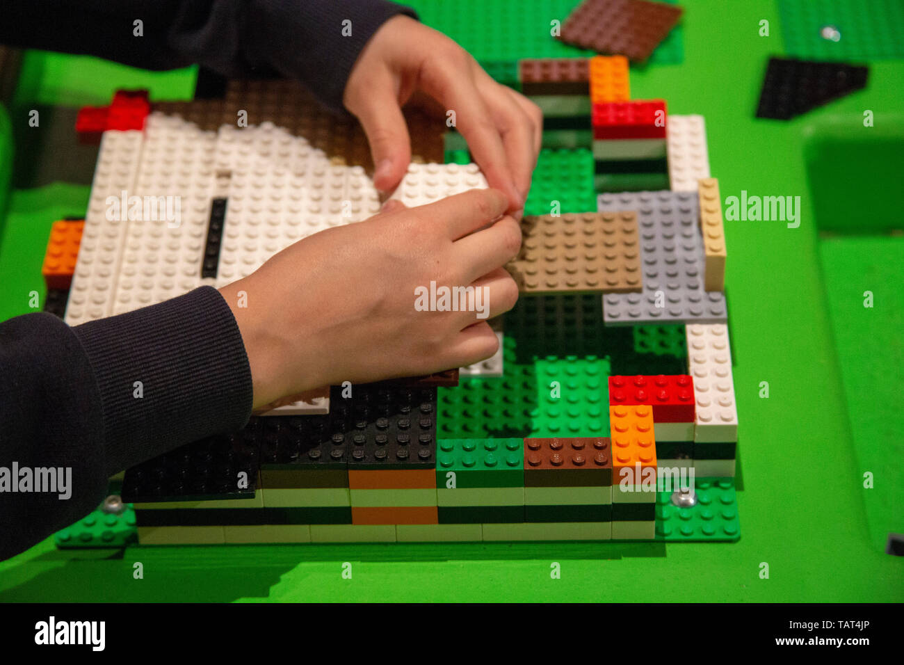 Building Legos With Hands