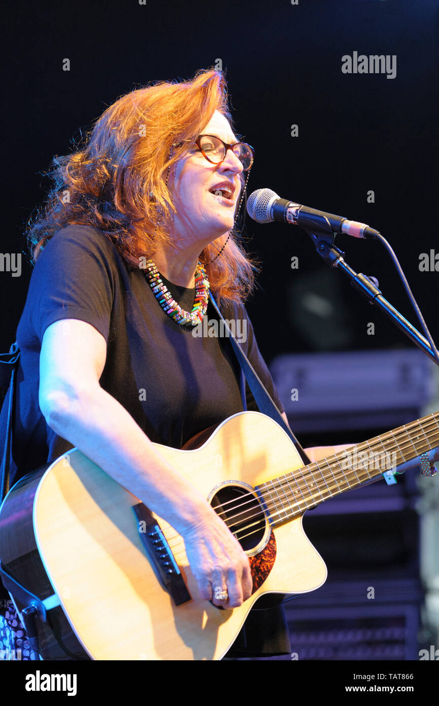 Singer barbara dickson hi-res stock photography and images - Alamy