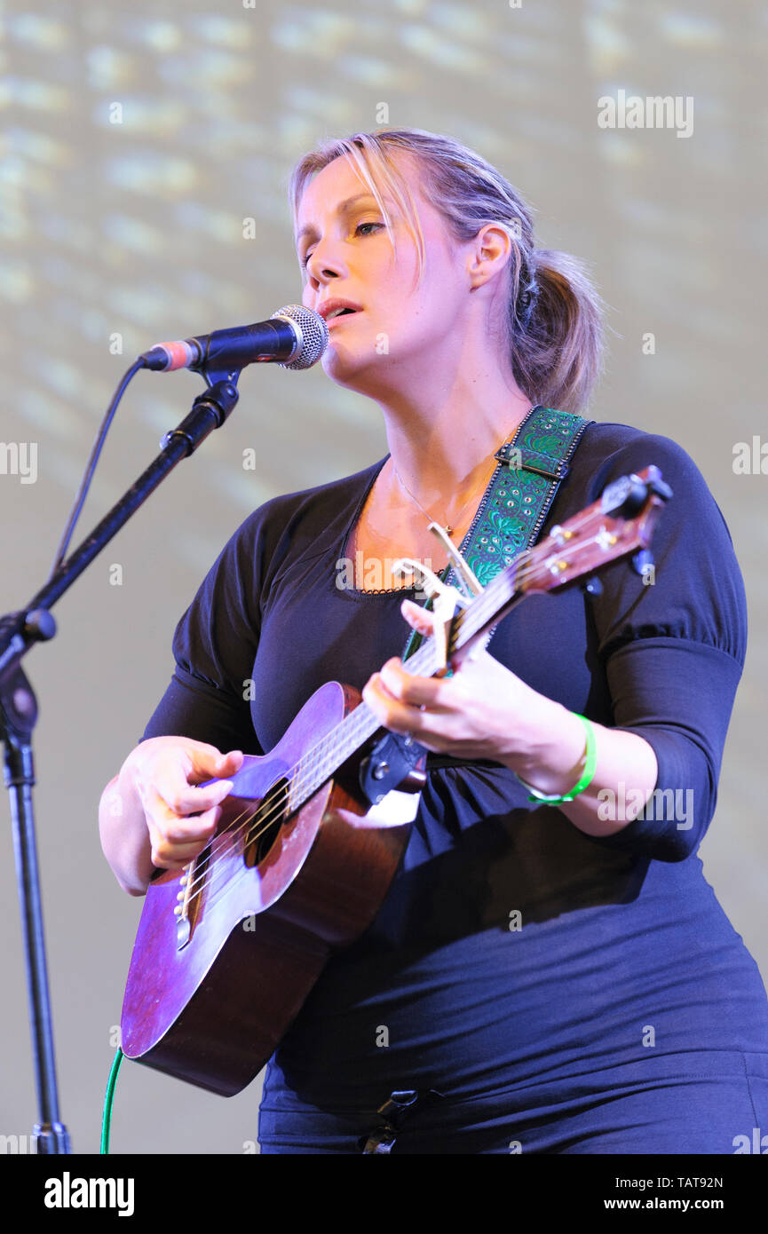 Heidi talbot singer hi-res stock photography and images - Alamy