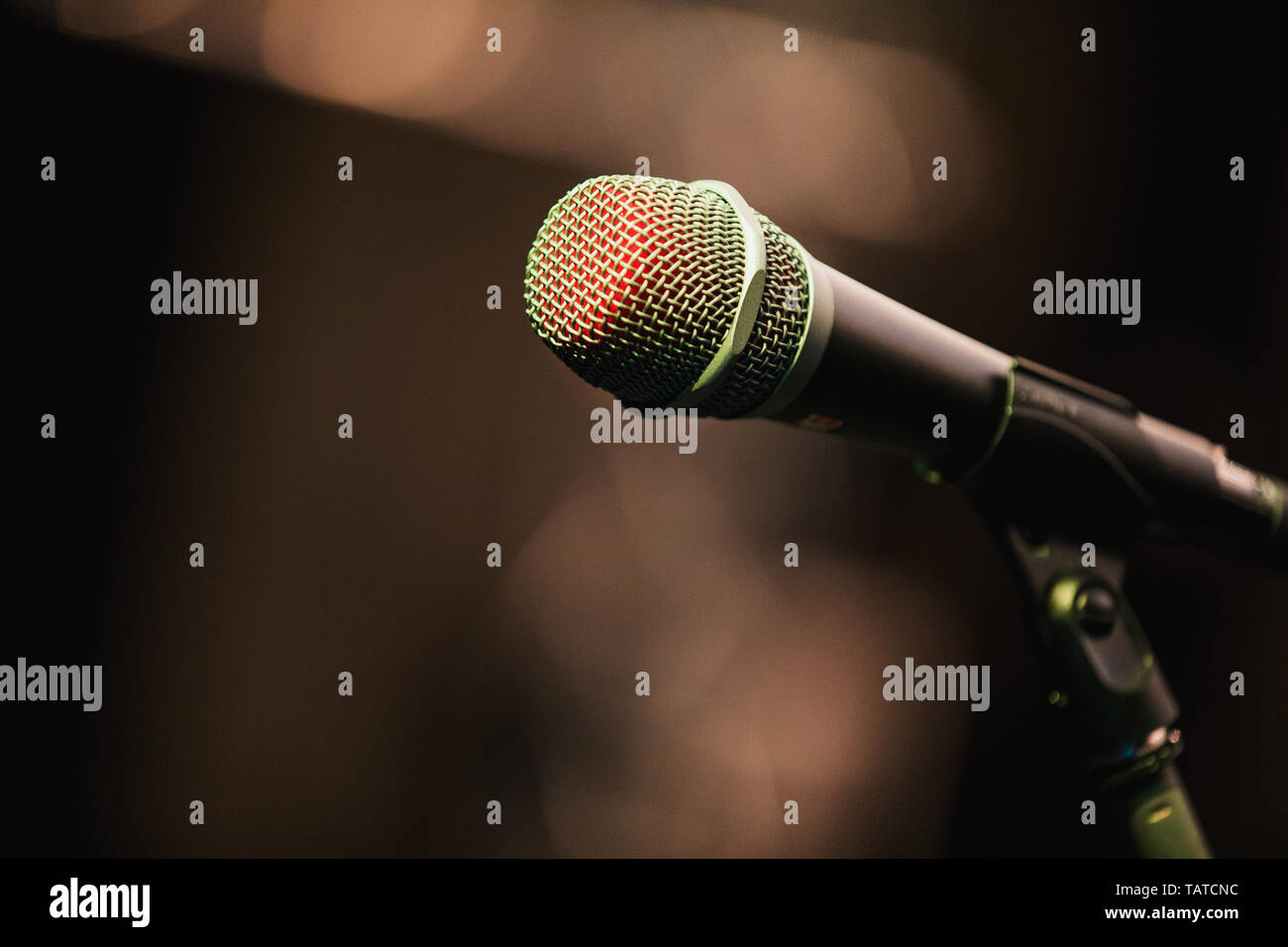 Vintage microphone audio speaker hi-res stock photography and images ...