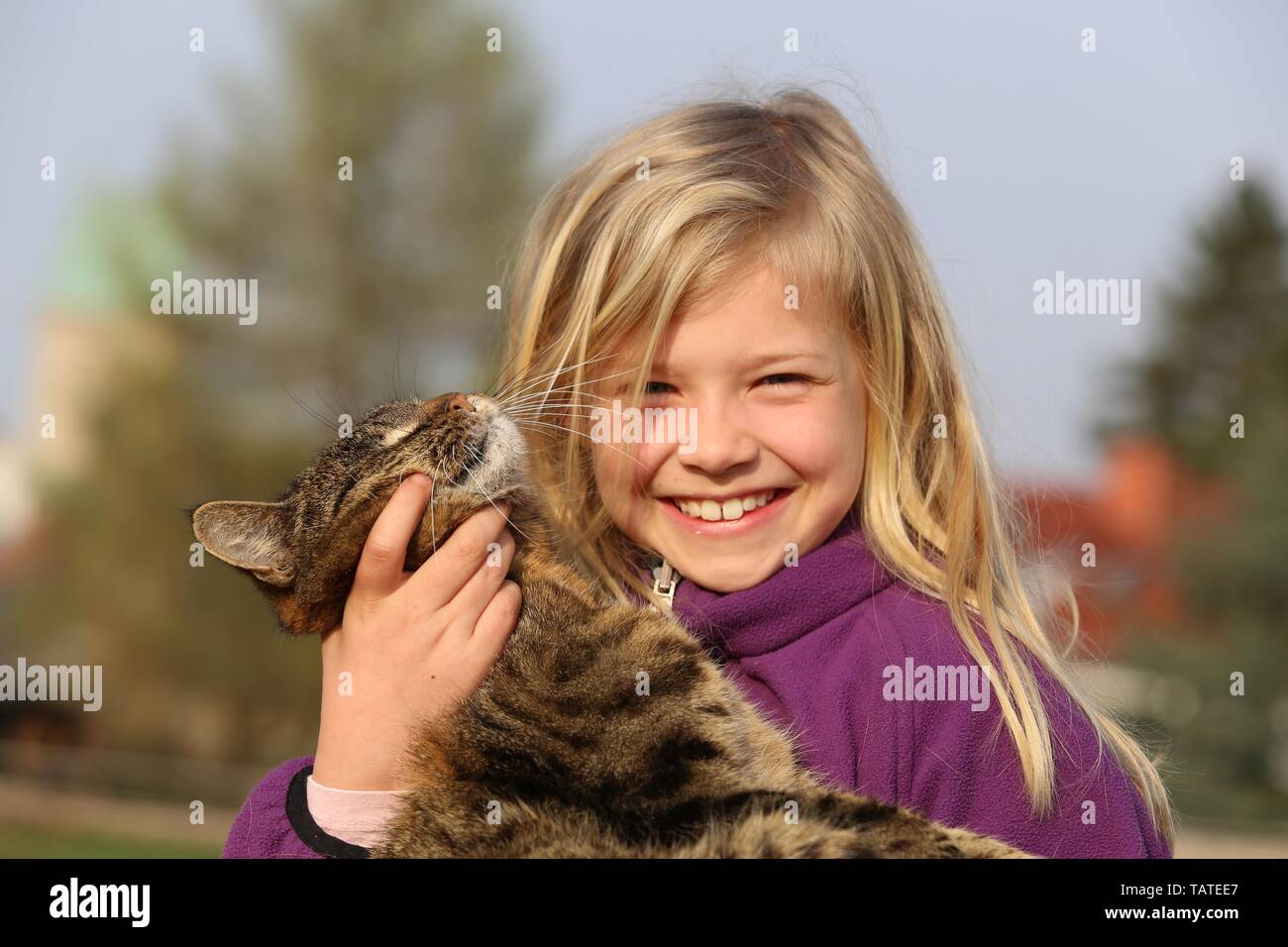 girl and house cat Stock Photo - Alamy