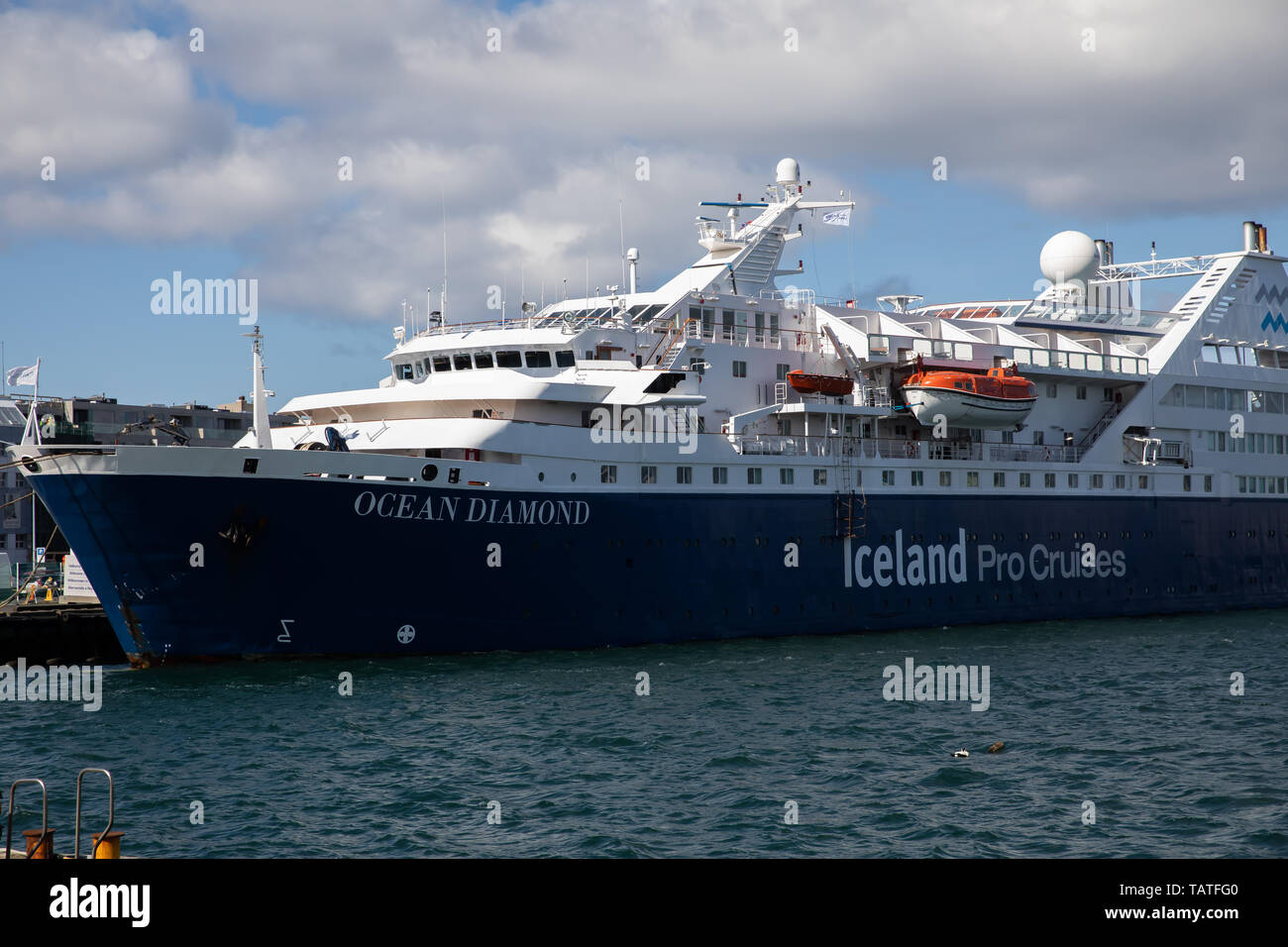 Ocean diamond ship arctic hi-res stock photography and images - Alamy