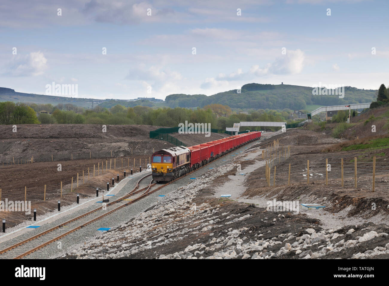 DB Cargo class 66 diesel locomotive at Buxton Up reception sidings ...