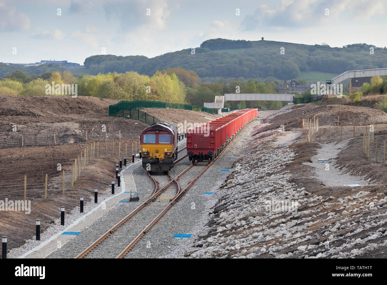 DB Cargo class 66 diesel locomotive at Buxton Up reception sidings ...