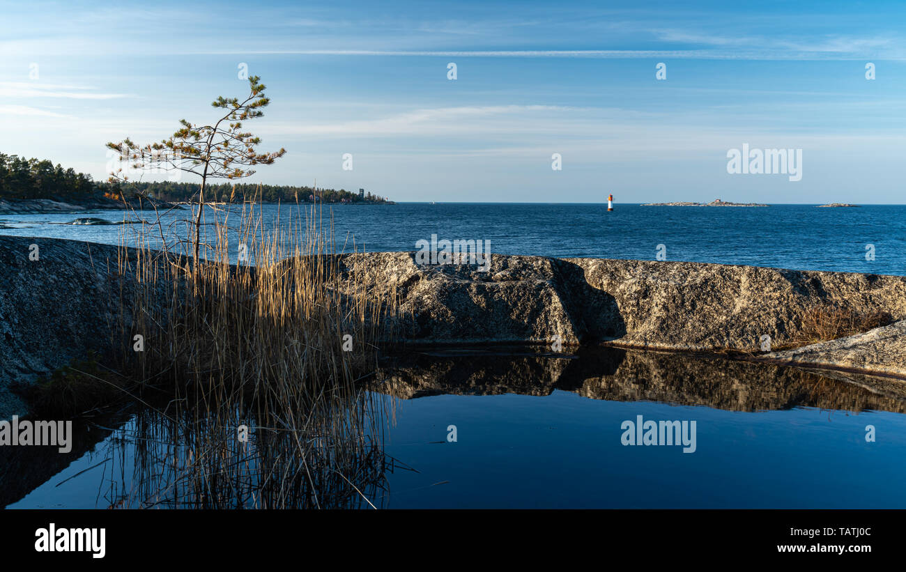 Calm pool in the rocks by the ocean Stock Photo - Alamy