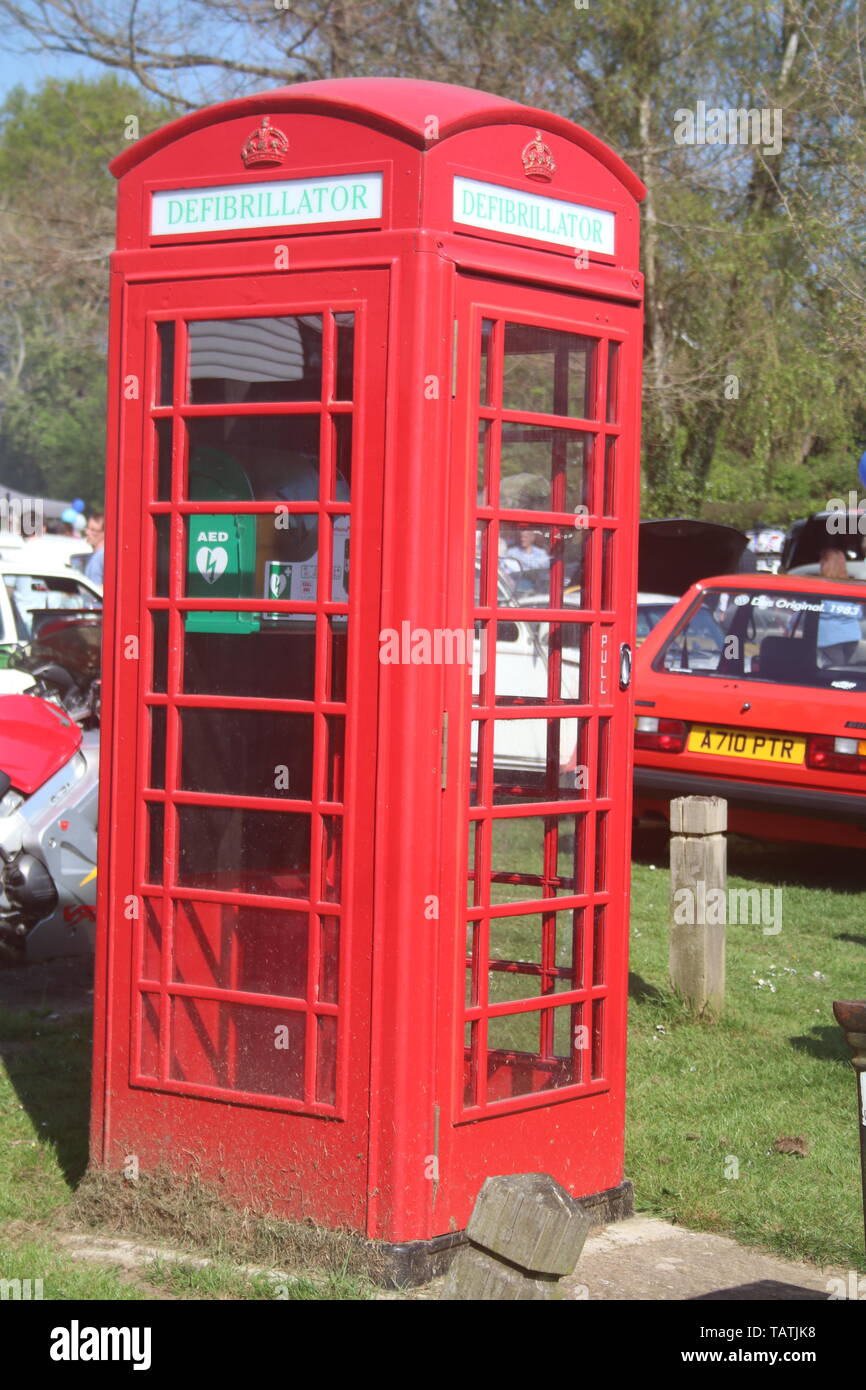 A RED K6 TELEPHONE BOX CONVERTED INTO A DEFIBRILLATOR UNIT Stock Photo ...