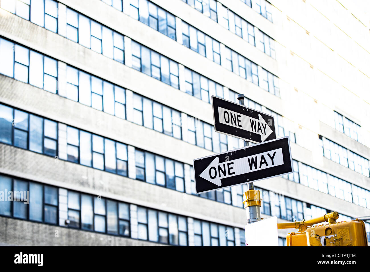 Road sign one way traffic hi-res stock photography and images - Alamy
