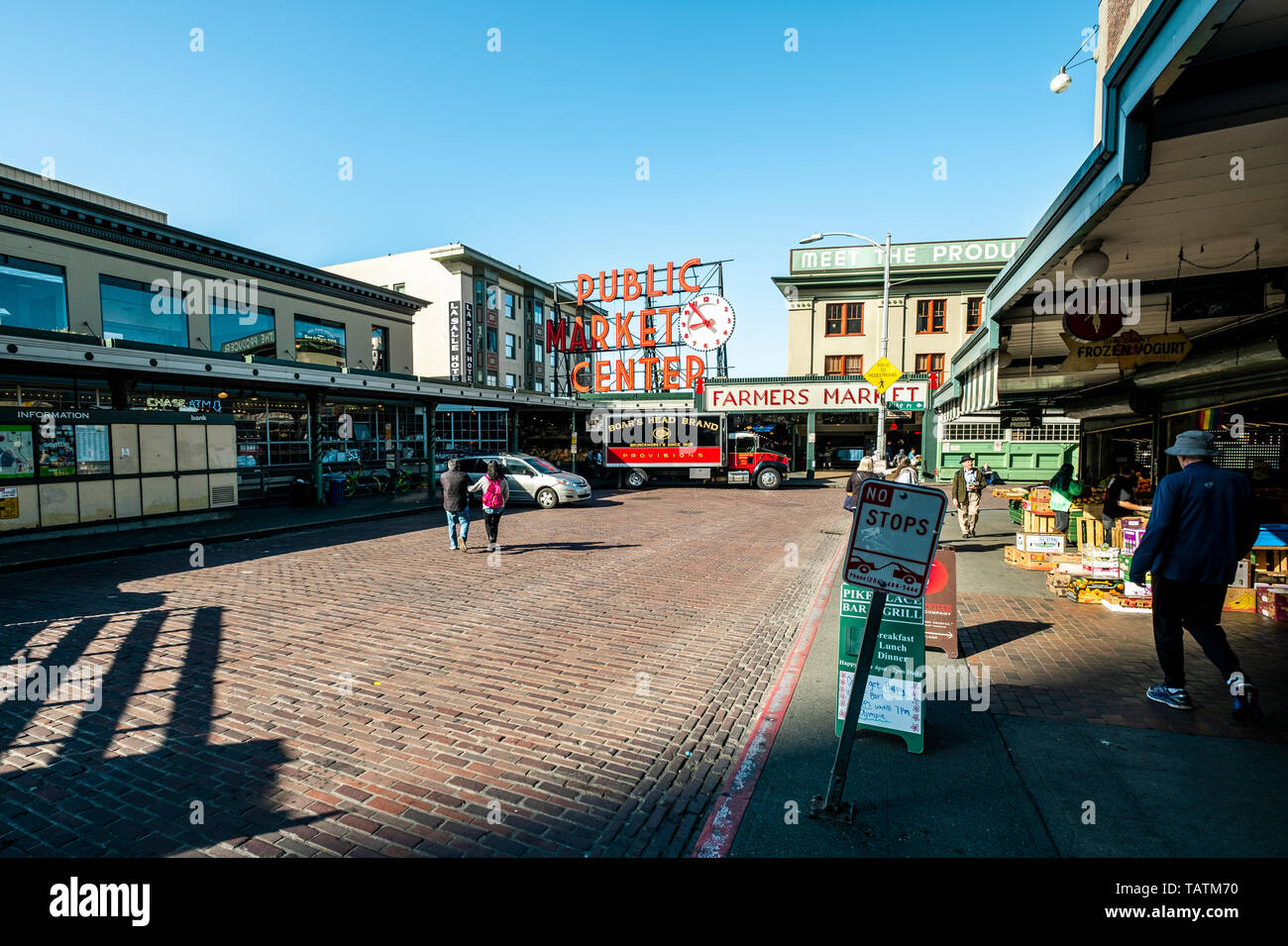 Seattle farmers market town city hi-res stock photography and images ...