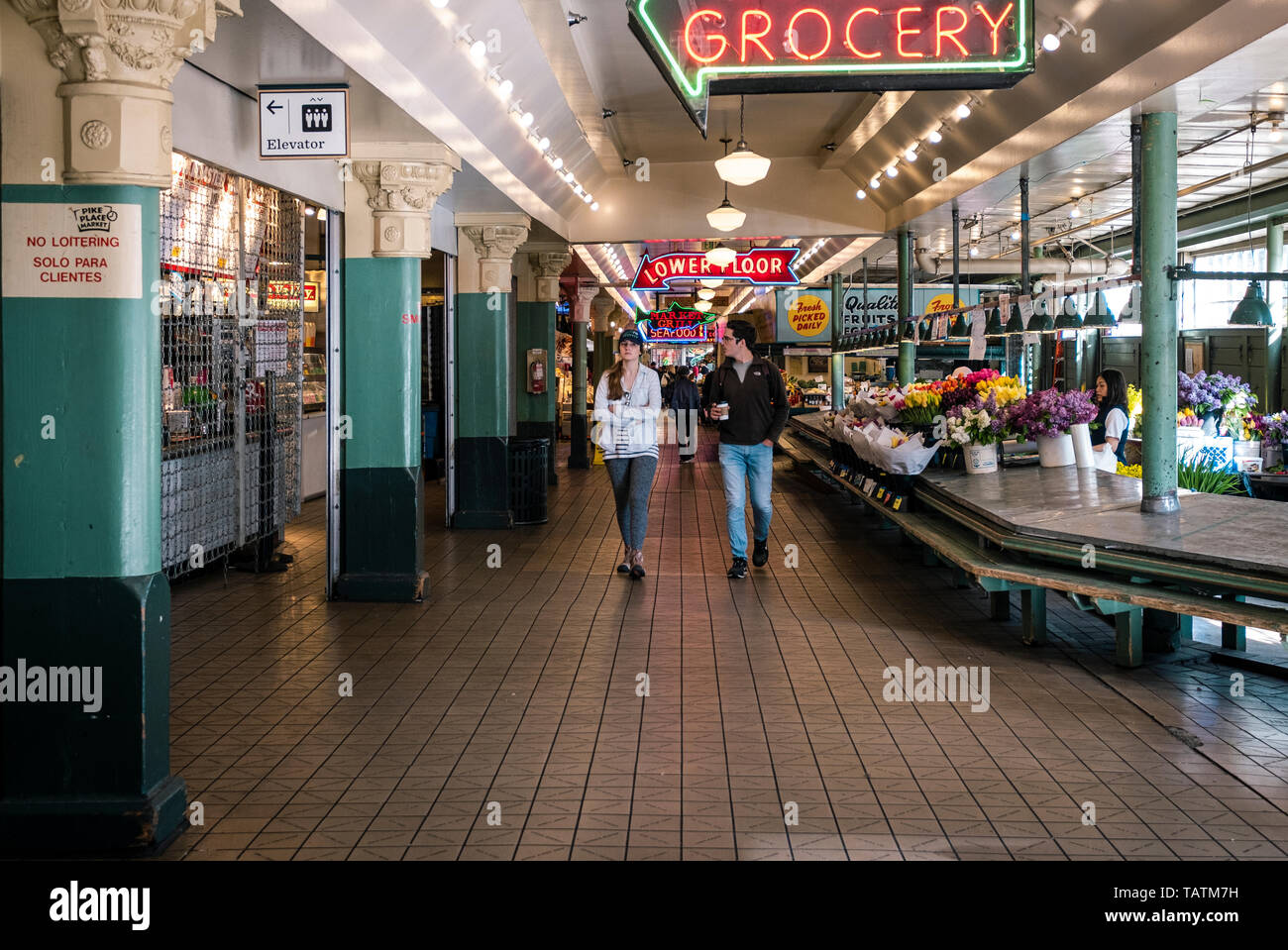 Seattle farmers market town city hi-res stock photography and images ...