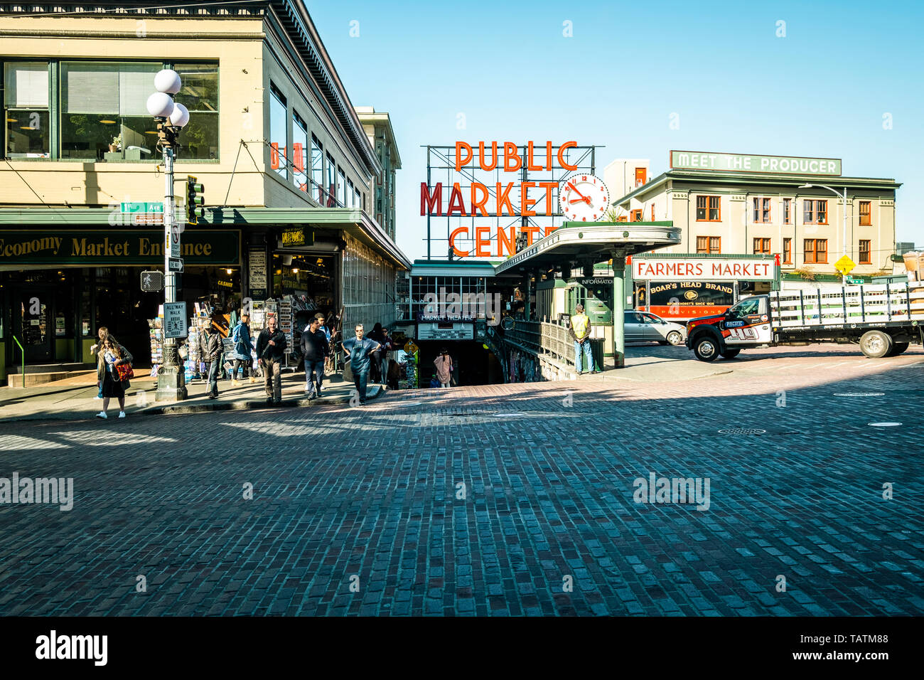 Seattle farmers market town city hi-res stock photography and images ...