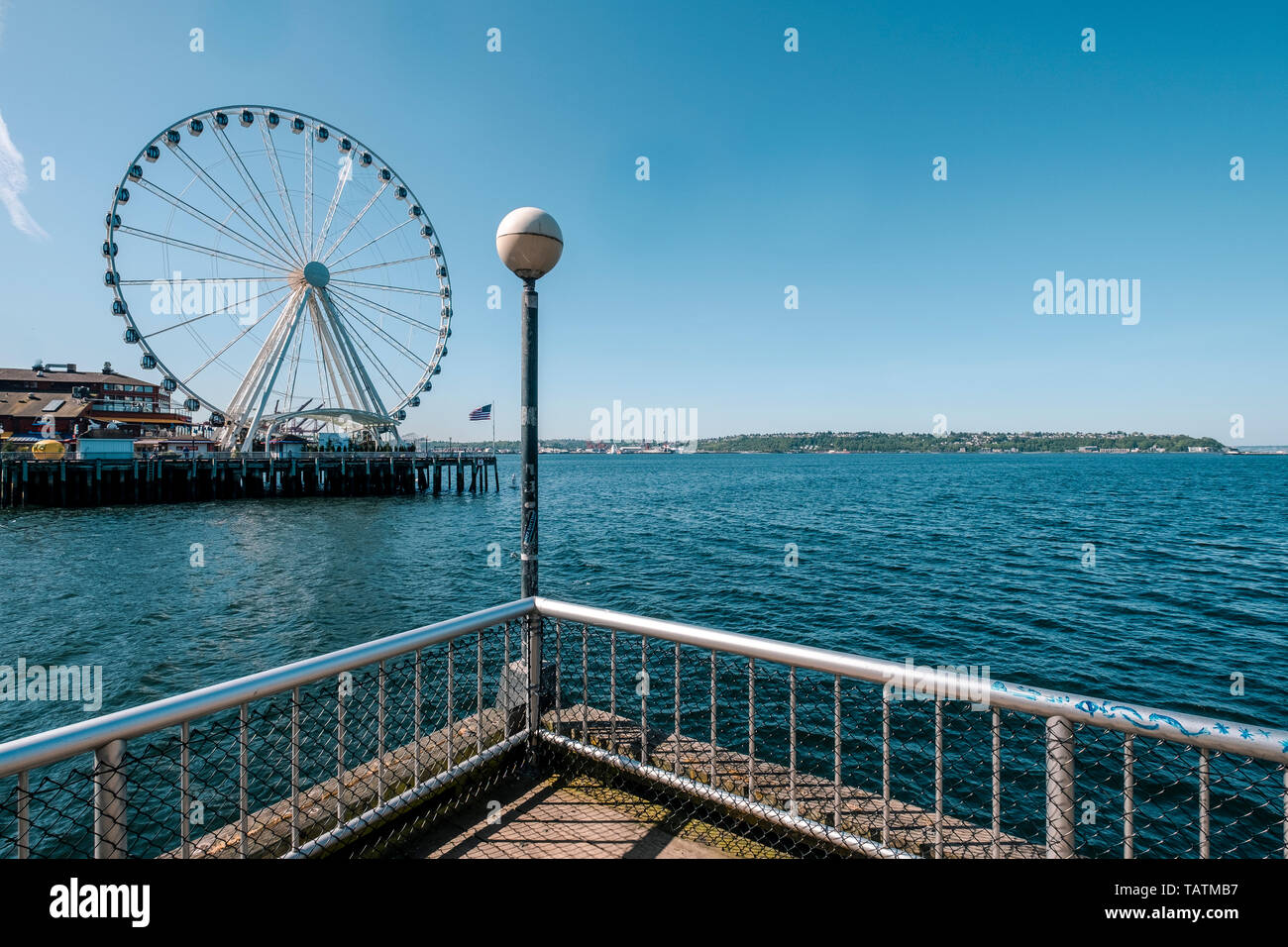 Waterfront Park and Seattle Great Wheel, Giant Ferris wheel offering ...
