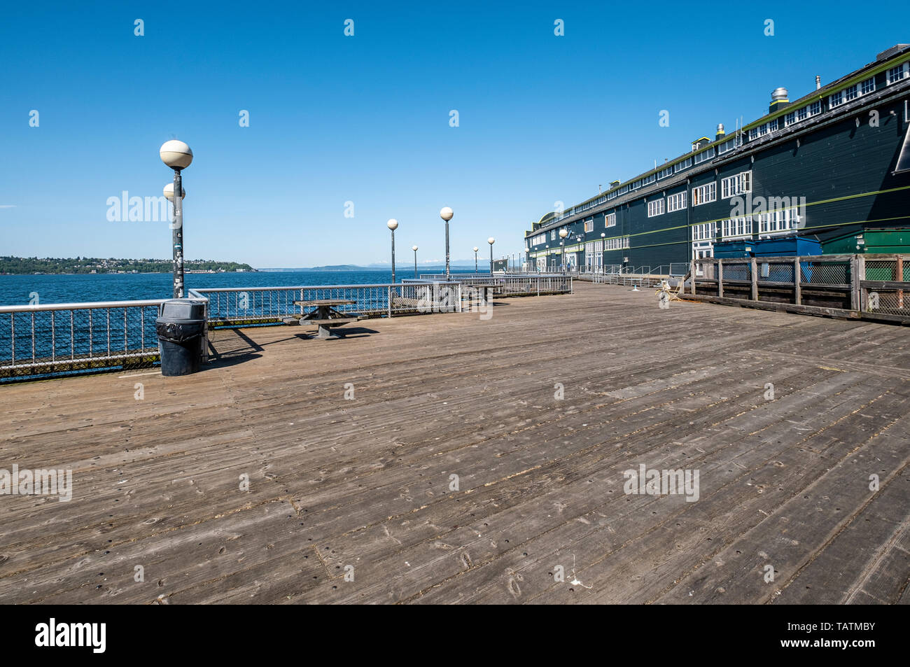 Giant Ferris wheel offering climate-controlled gondolas & a bird's-eye ...