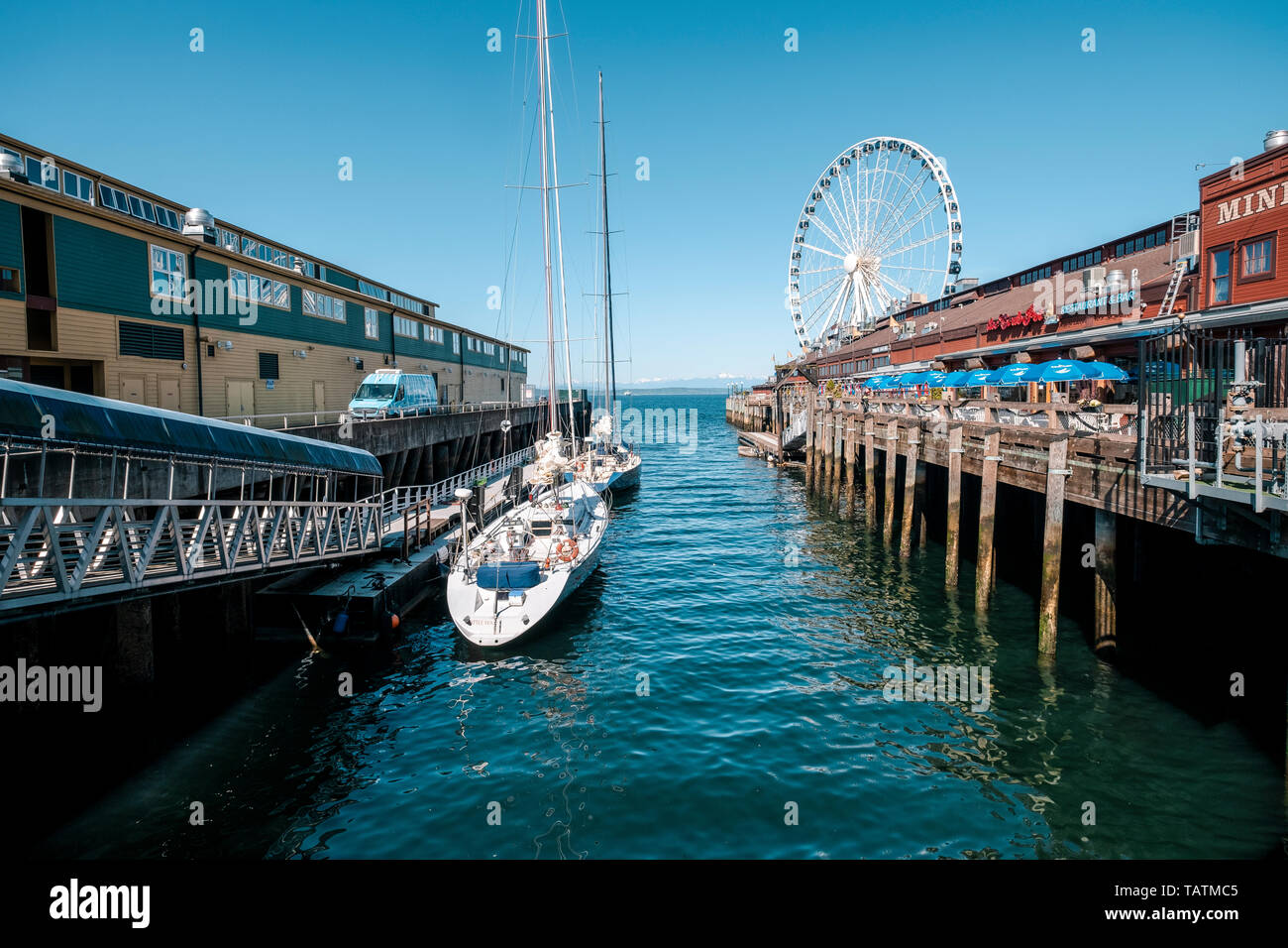 Waterfront Park and Seattle Great Wheel, Giant Ferris wheel offering ...