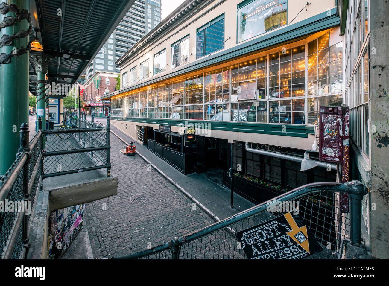 Seattle farmers market town city hi-res stock photography and images ...