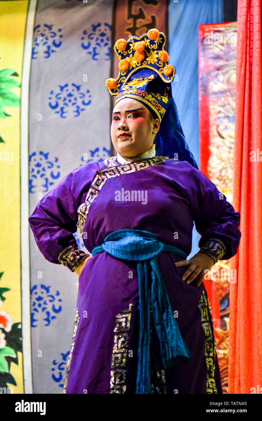 Chinese Opera actor and actress with full makeup Stock Photo - Alamy