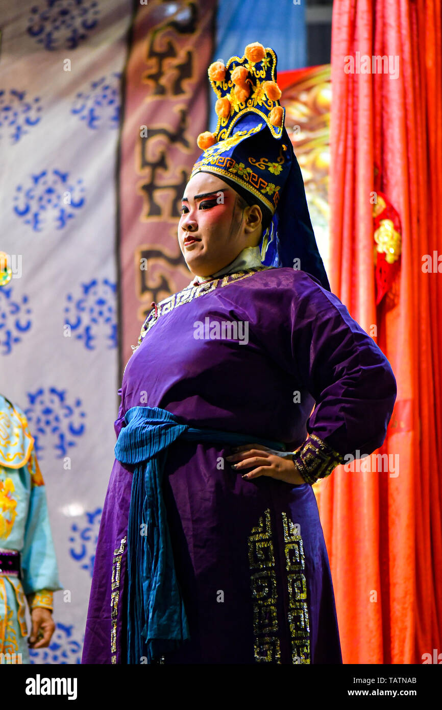 Chinese Opera actor and actress with full makeup Stock Photo - Alamy