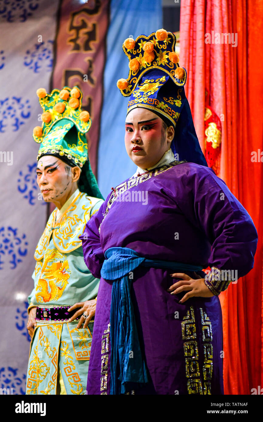 Chinese Opera actor and actress with full makeup Stock Photo - Alamy