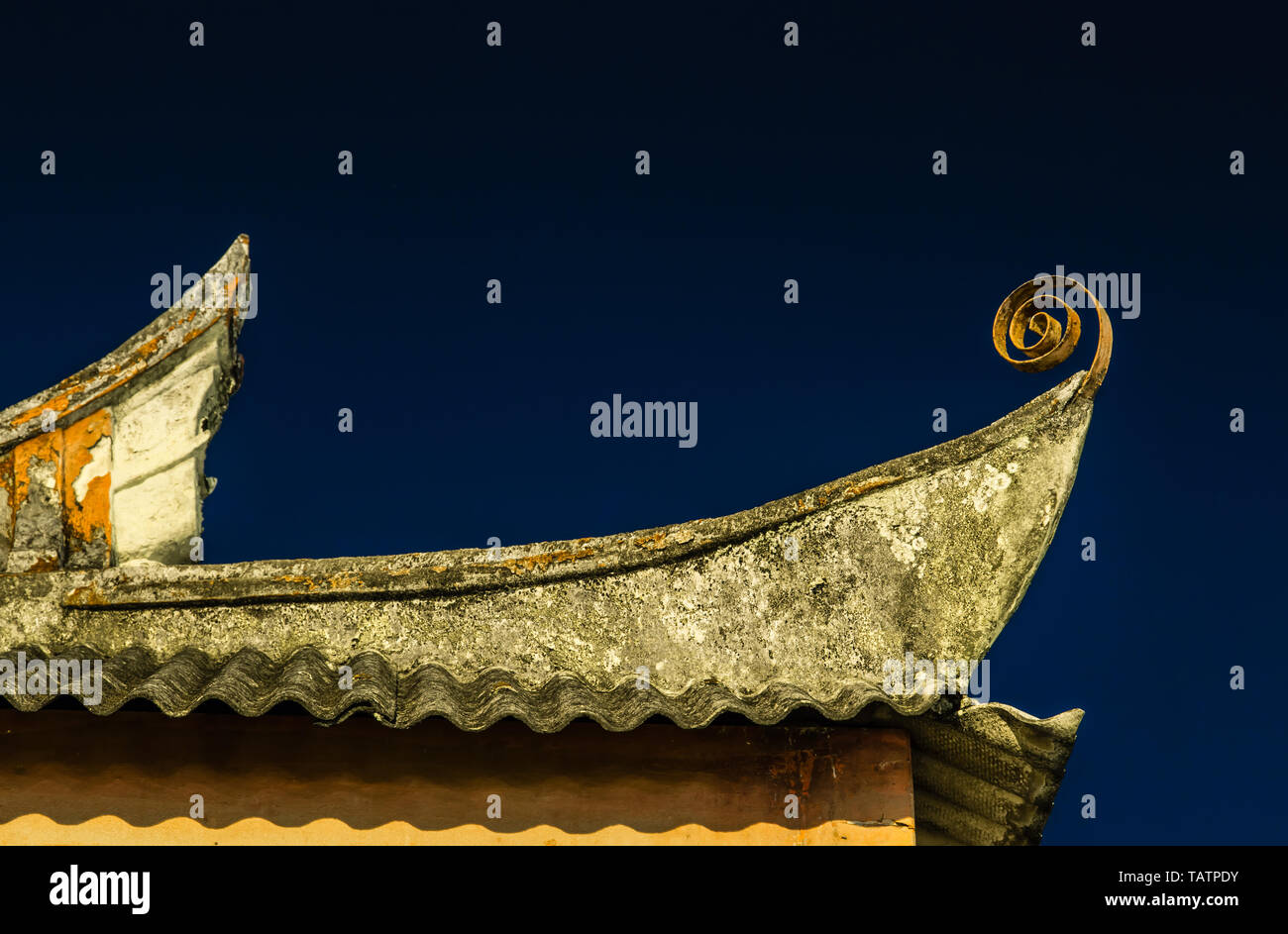 Chinese curved roof hi-res stock photography and images - Alamy