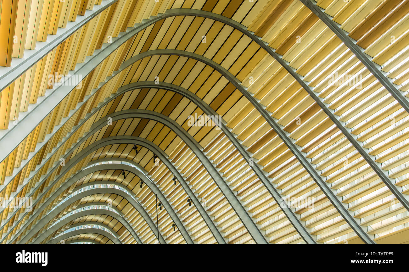 Curve wave facade hi-res stock photography and images - Alamy