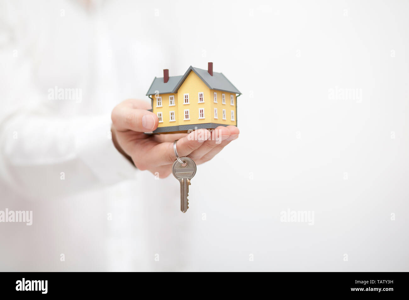 House key hand hi-res stock photography and images - Alamy