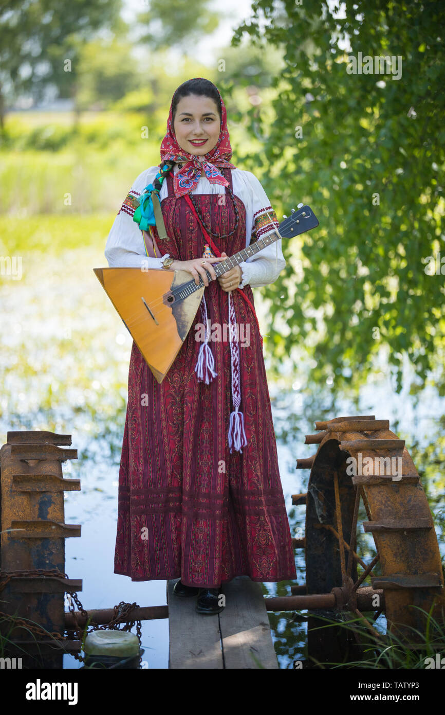 Traditional Russian Clothing Style