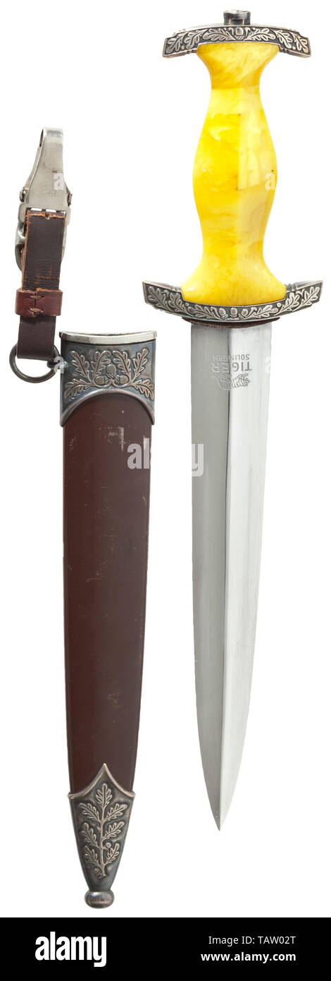 A service dagger M 33 issued as an honour dagger by the SA formations ...