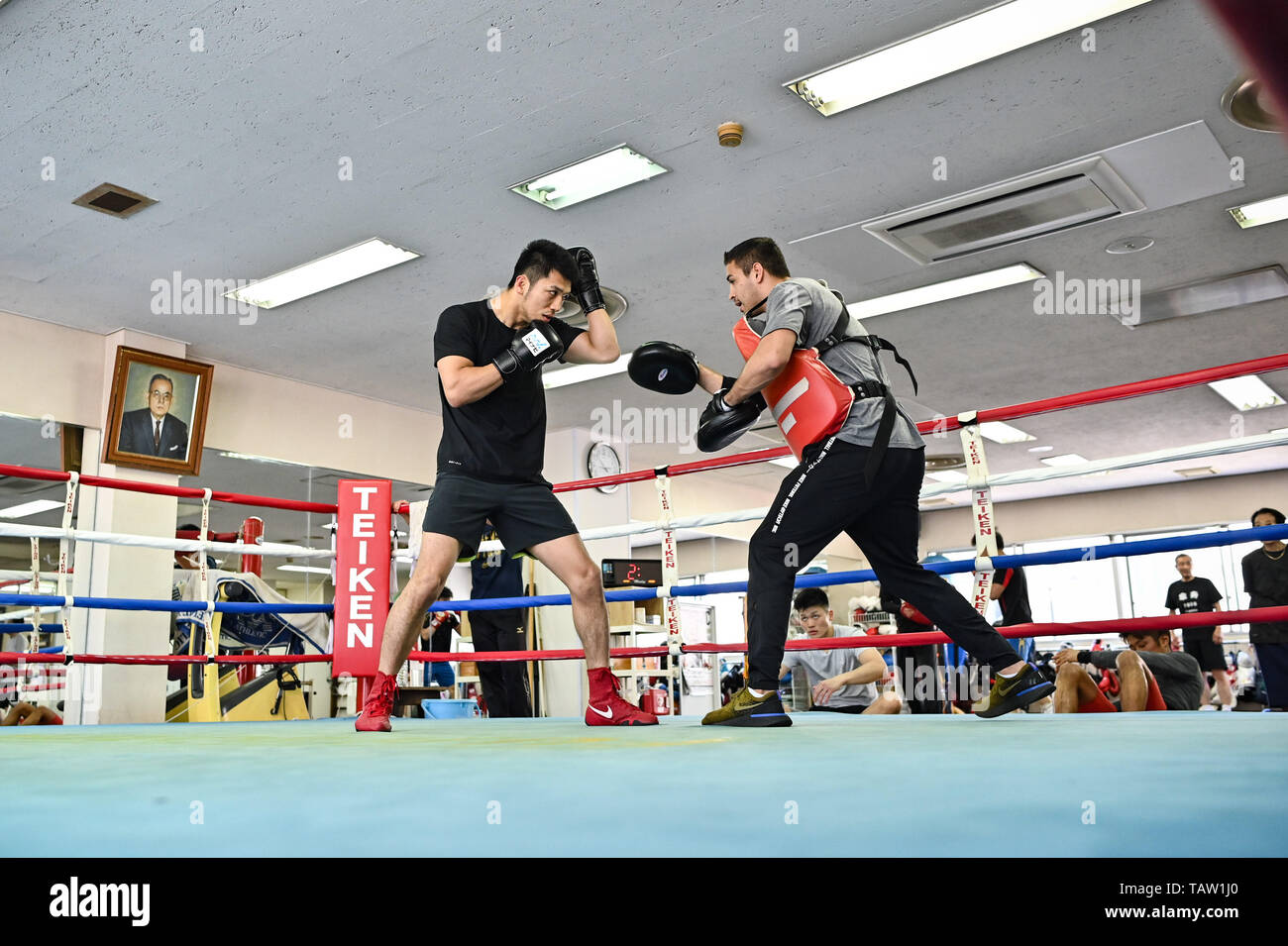 Tokyo, Japan. 23rd May, 2019. (L-R) Ryota Murata, Carlos Linares Boxing ...