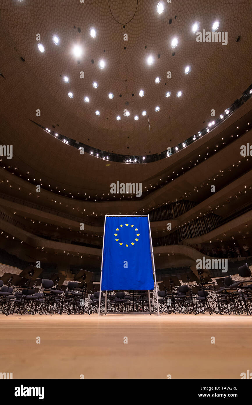 Hamburg, Germany. 20th May, 2019. A voting booth with the European ...